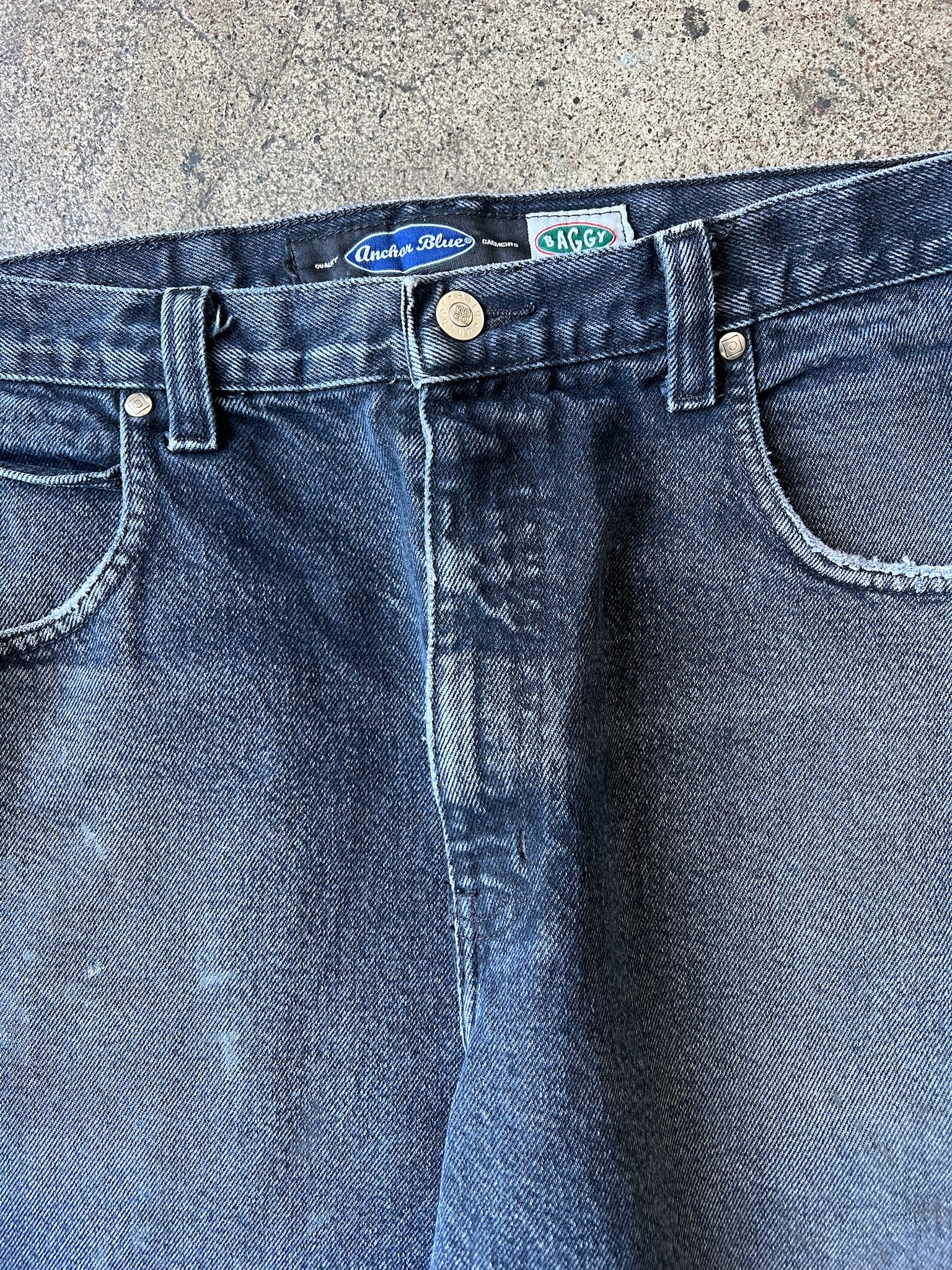 2000s Anchor Blue "Baggy" Faded Jorts 35" x 13" – Ametora